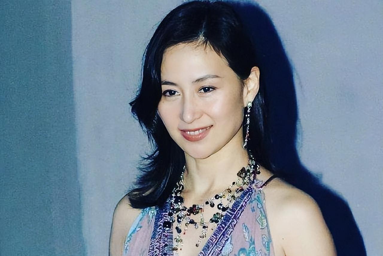 He is a well-known dandy in Hong Kong. He opened a nightclub and fell ...