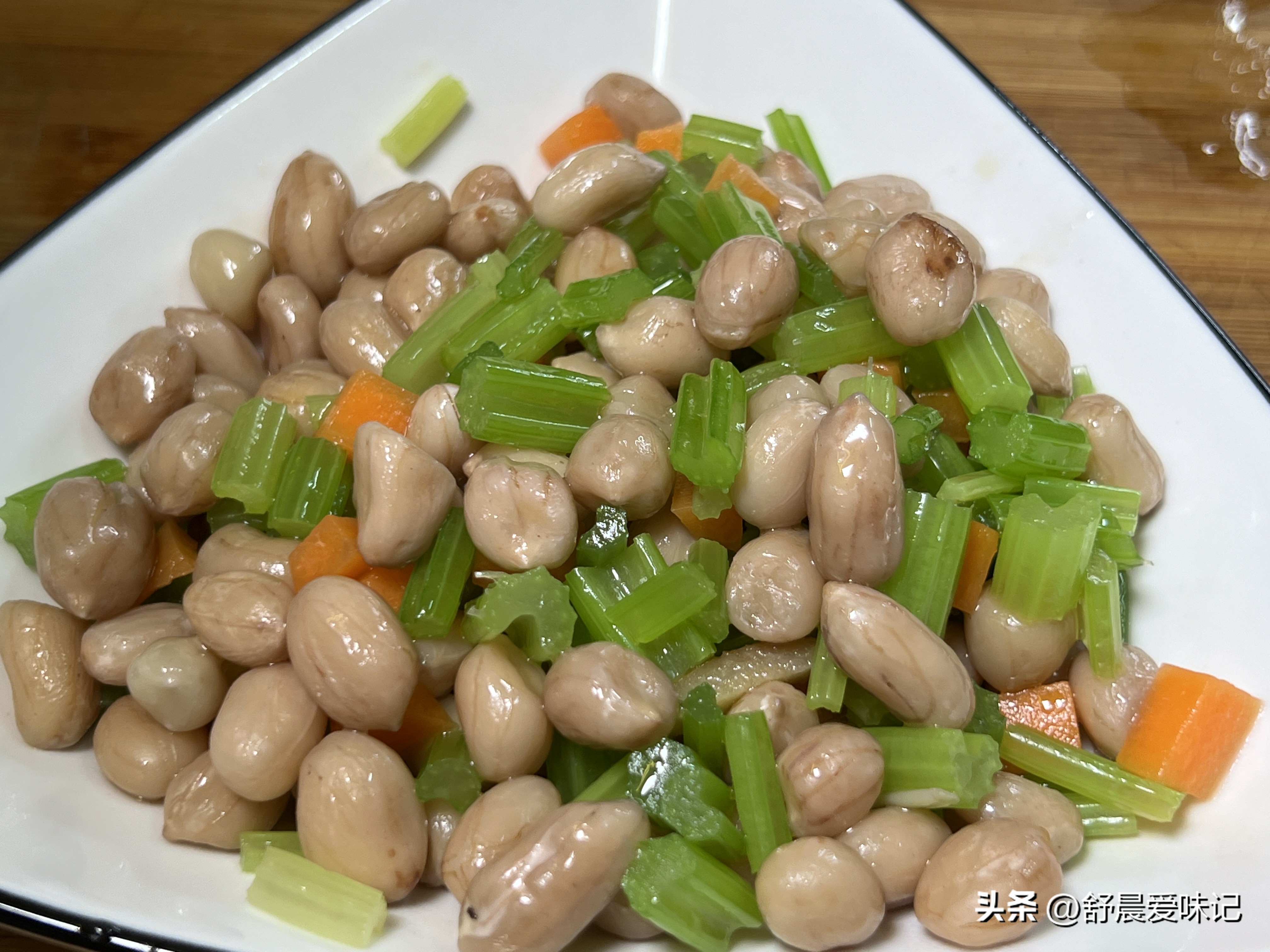 Cold celery and peanuts, crisp and refreshing, appetizers and greasy ...