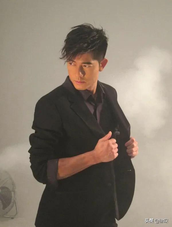 Is Guo Fucheng drunk and handsome among the four heavenly kings? - iNEWS