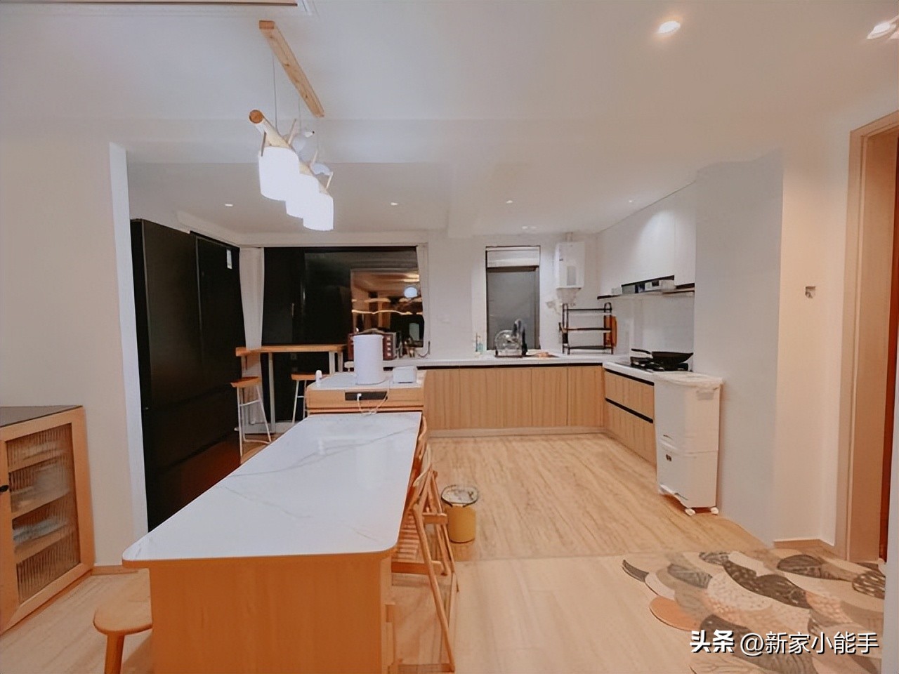 Look at the 98-square-meter new house in his house. The decoration is ...