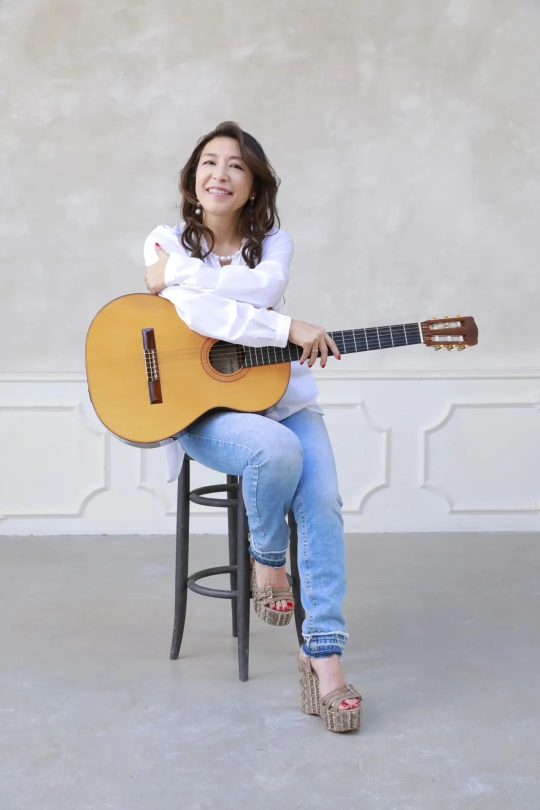 Listen to Lisa Ono tell, "I love you" in different ways - iNEWS