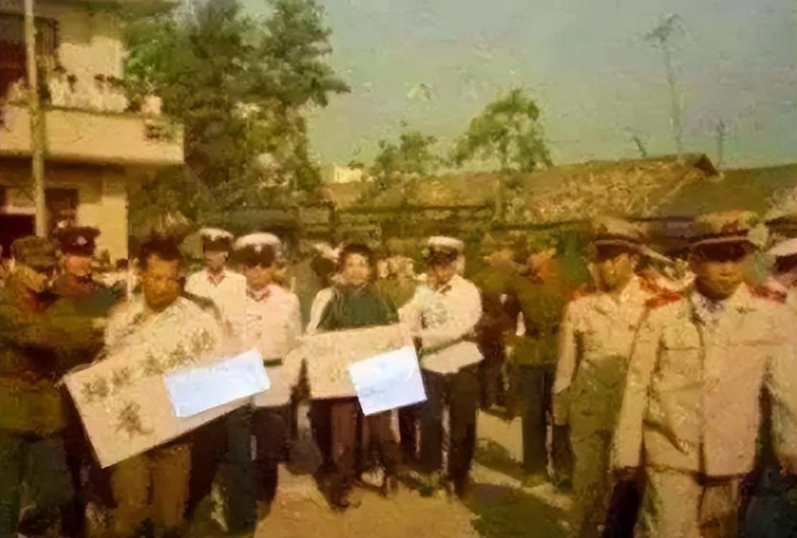 17 women were brutally gang-raped, and 8 partners massacred 27 people ...