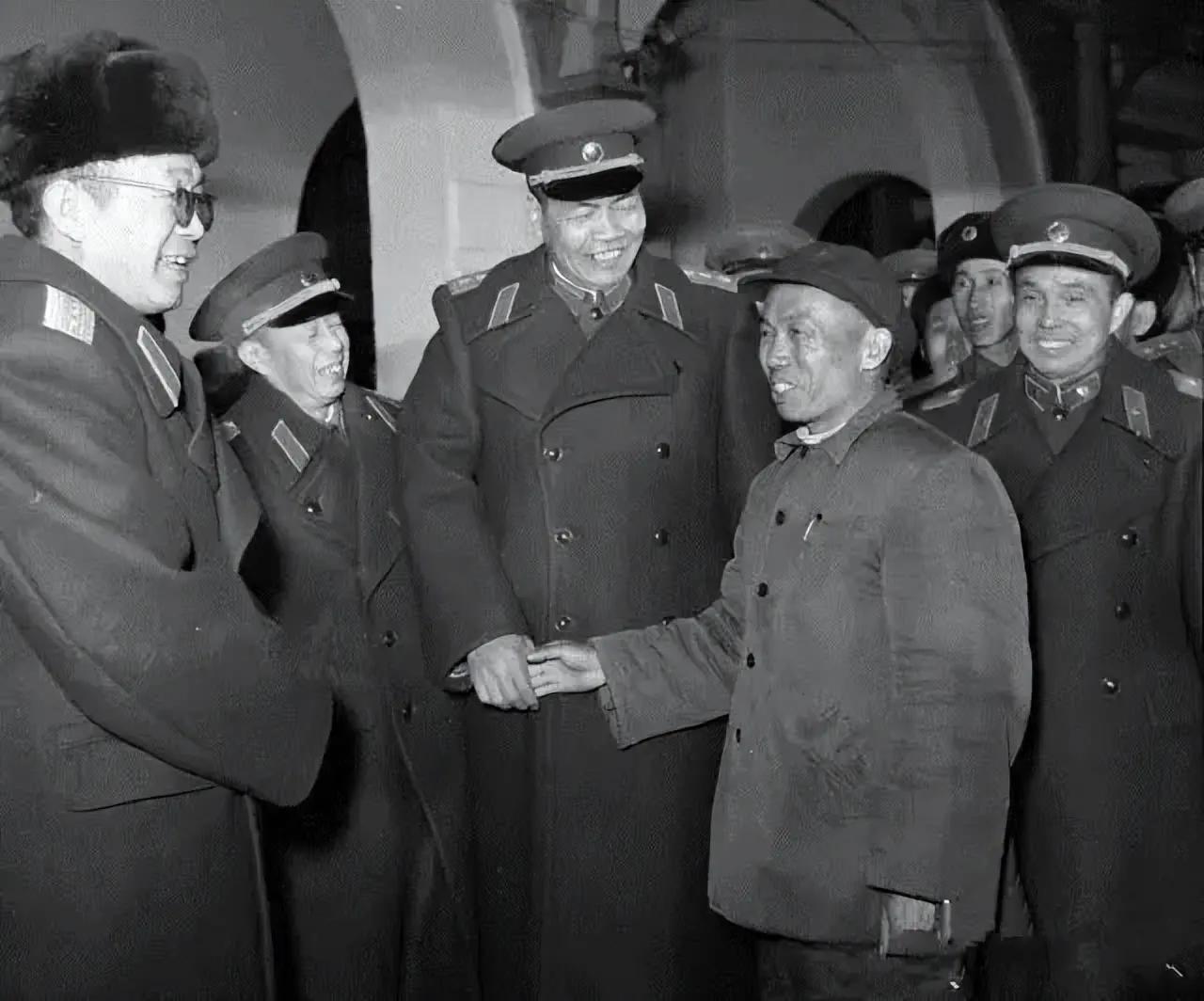 Zhong Wei asked Hong Xuezhi to visit Huang Kecheng, Zhong Wei didn't ...