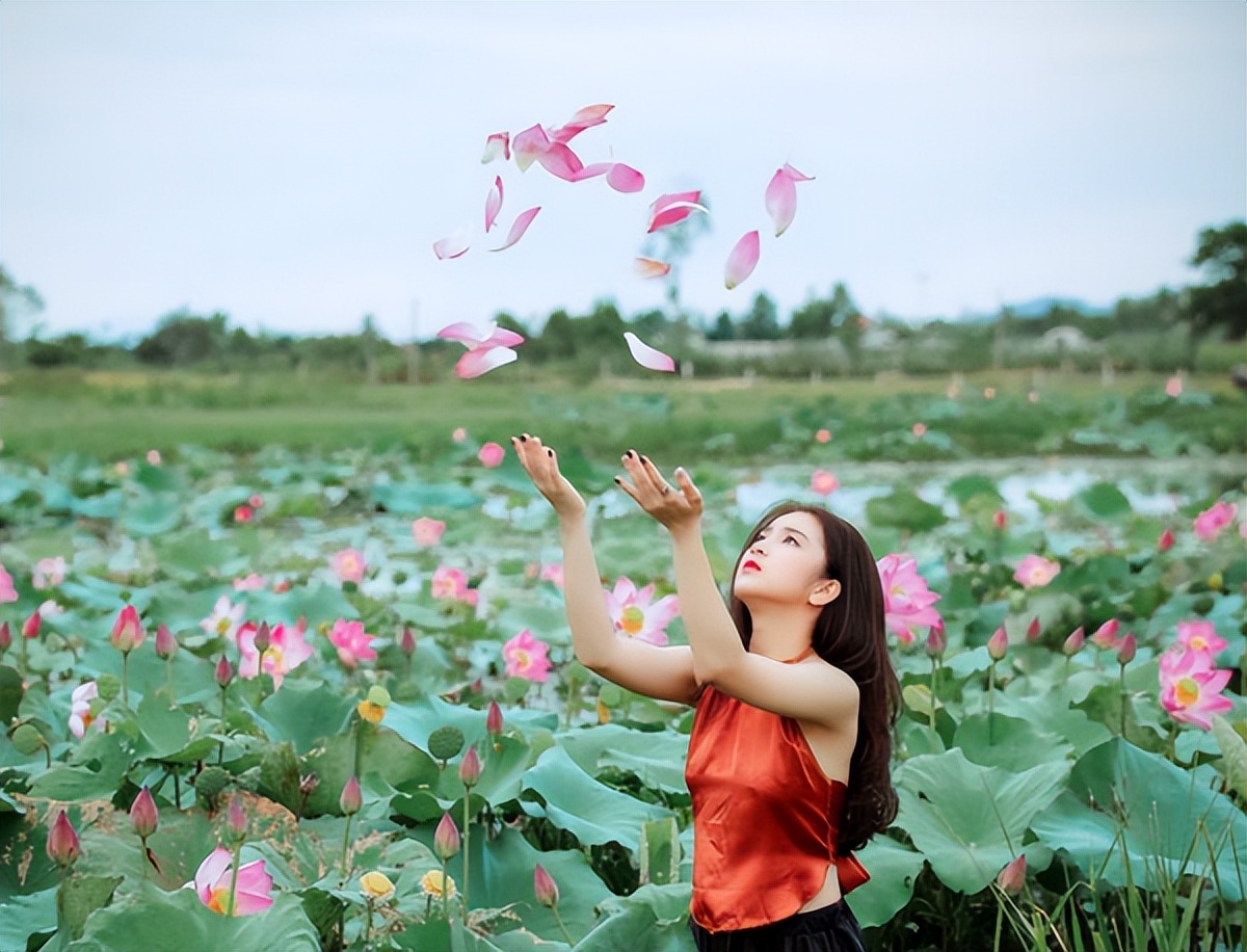 Why do girls always feel like they have no clothes to wear? - iNEWS