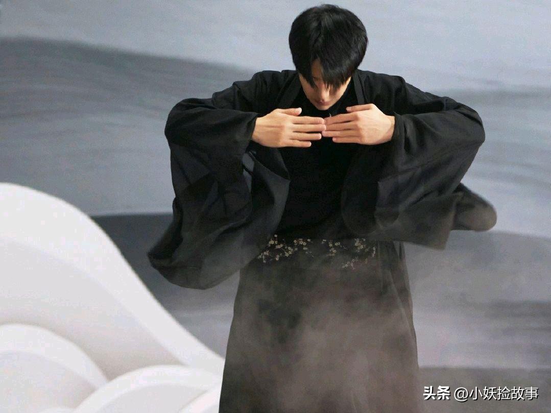 Wang Yibo plays the two roles of dancing twins, the combination of ...