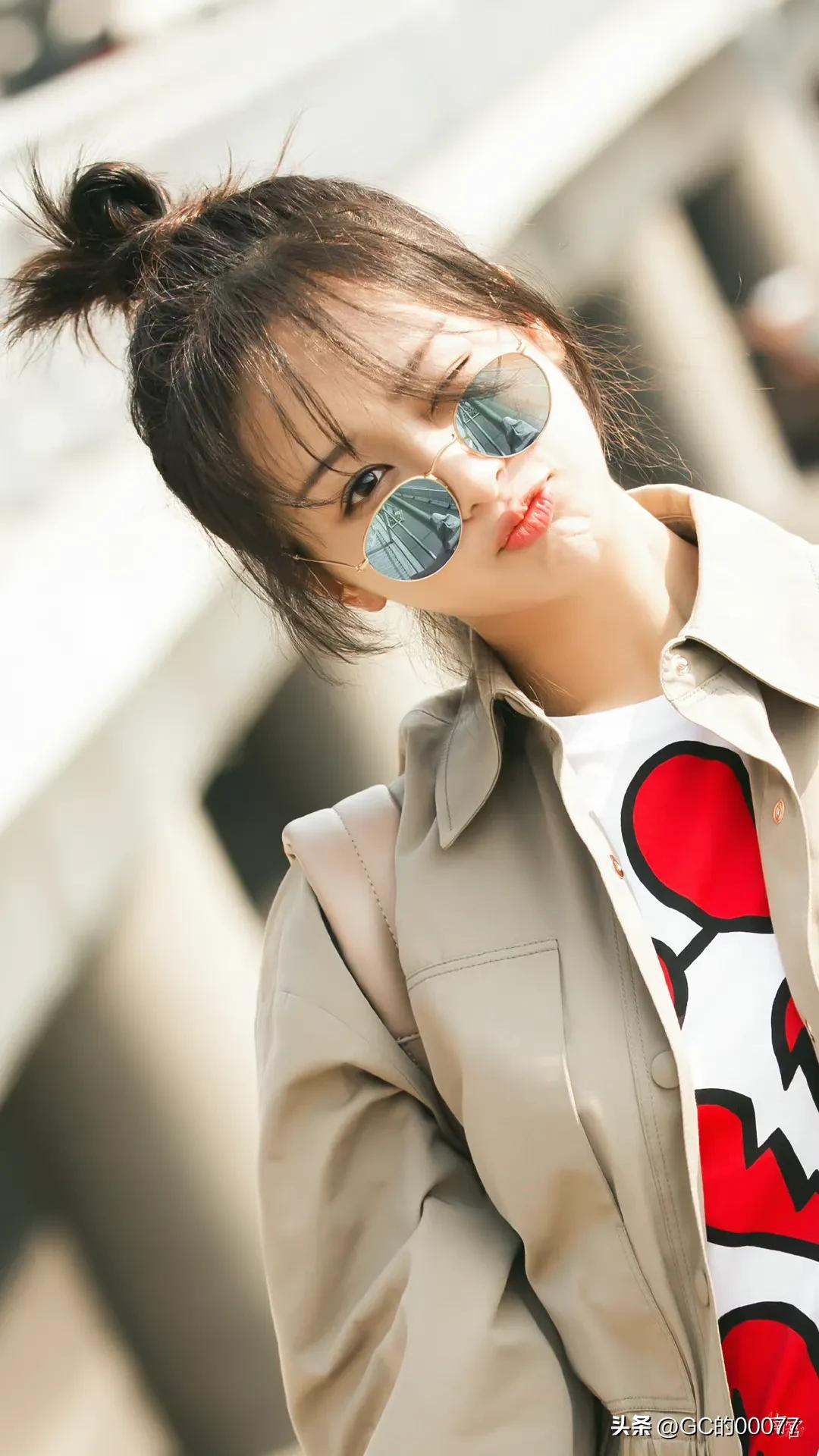 Star picture Yang Zi - iNEWS