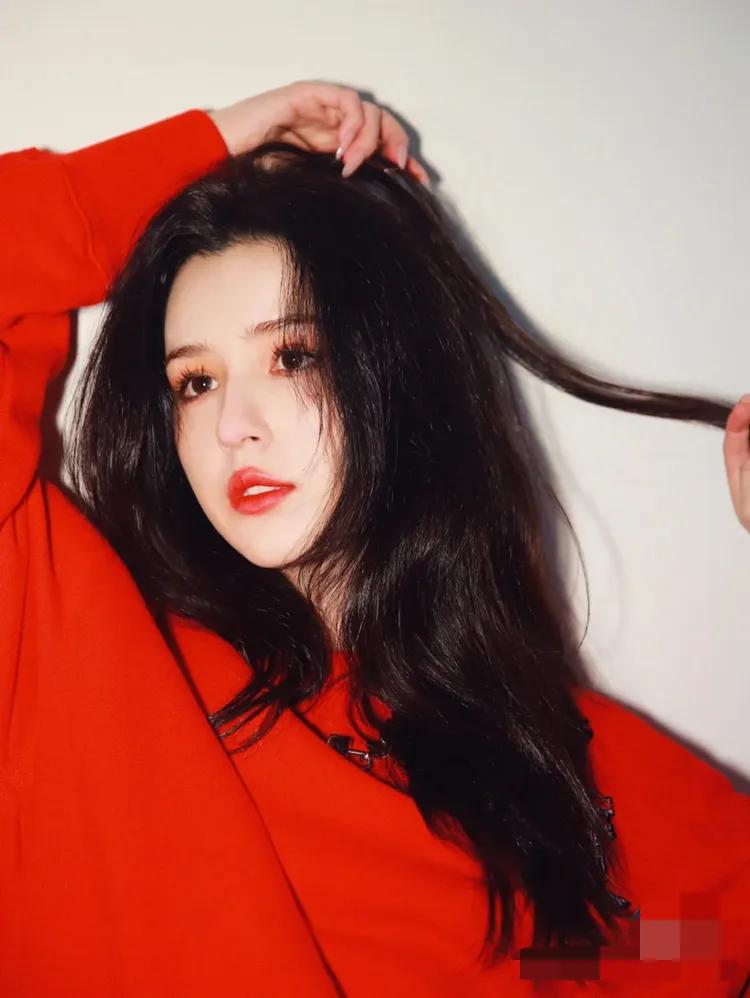 Red skirt and high heels!Hanikezi's recent photos are so cool!Netizen ...