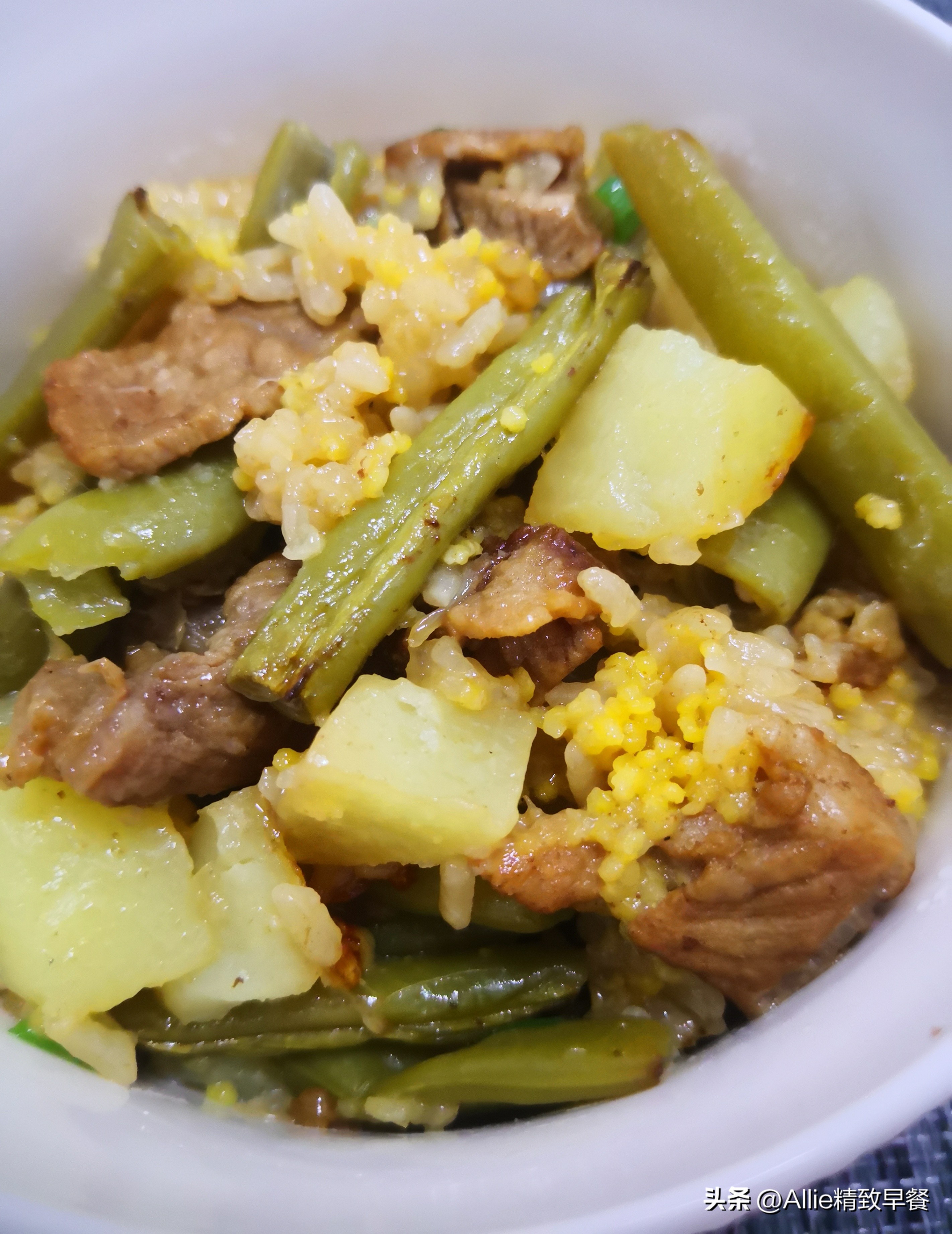 When you don't want to cook, try this lazy stewed rice. It has rice ...