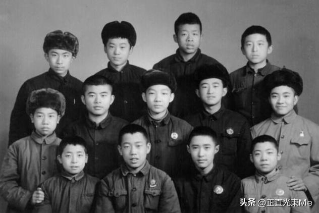 Wang Xiaobo: The interesting soul travels alone, but the boring life is ...