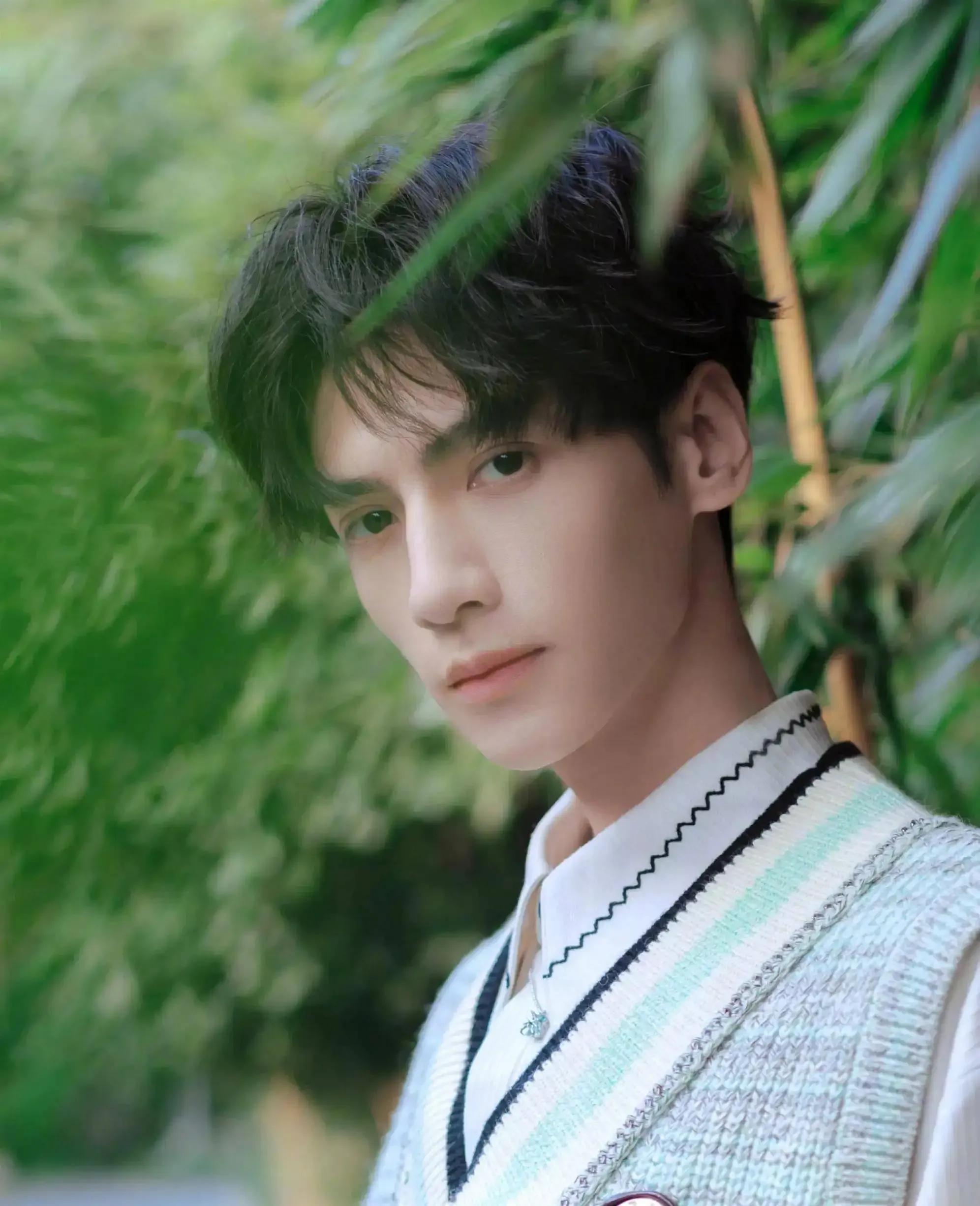 Luo Yunxi, Song Qian, Tan Songyun, Xiao Zhan, Hou Minghao - iNEWS