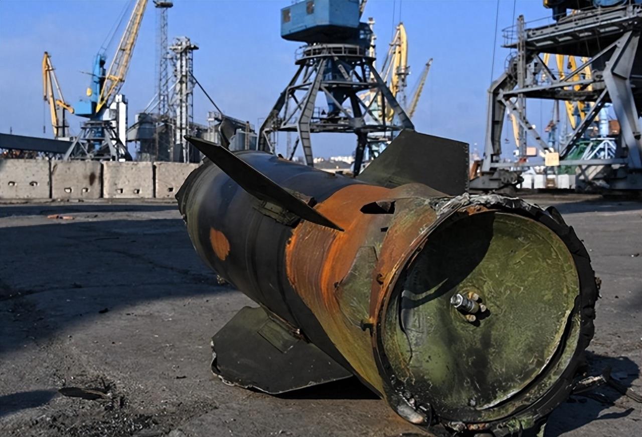 explode! The Crimean bridge was attacked by Ukrainian missiles, and the ...