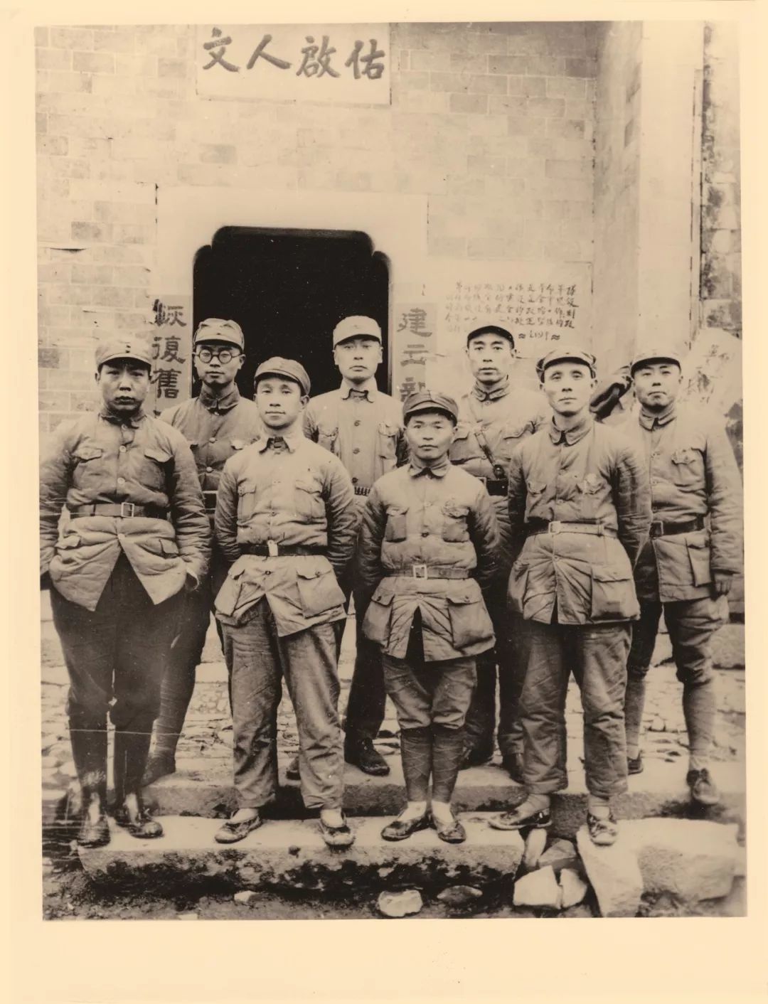 Yuan Guoping, a giant of the New Fourth Army, committed suicide with a ...