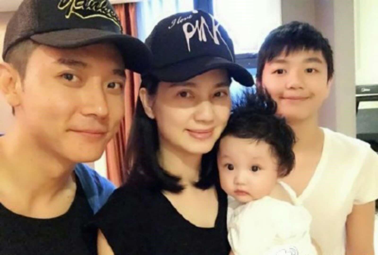 Hong Xin officially announced the divorce in the early morning, and Zhang Danfeng responded in 4 ...