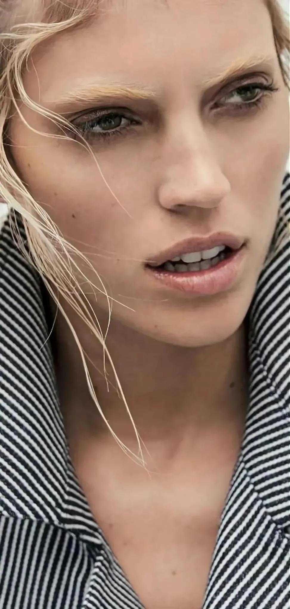 International supermodel Devon Windsor - iMedia