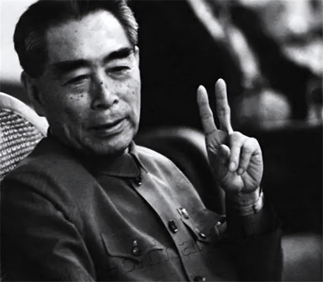 In 1955, Mr. Zhu and Mr. Peng were both present. Why should the rank of ...