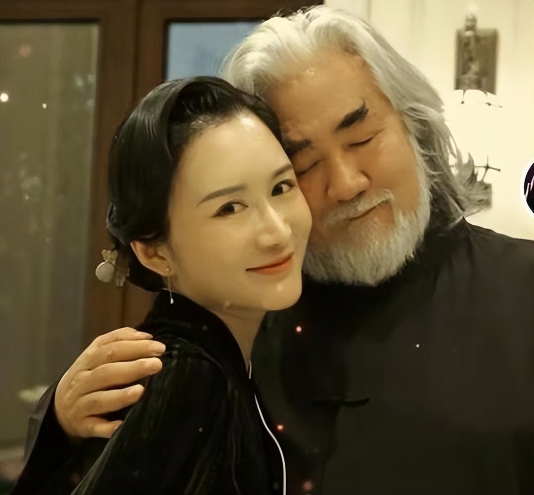 Added new members? Zhang Jizhong and his beautiful wife Du Xinglin went ...