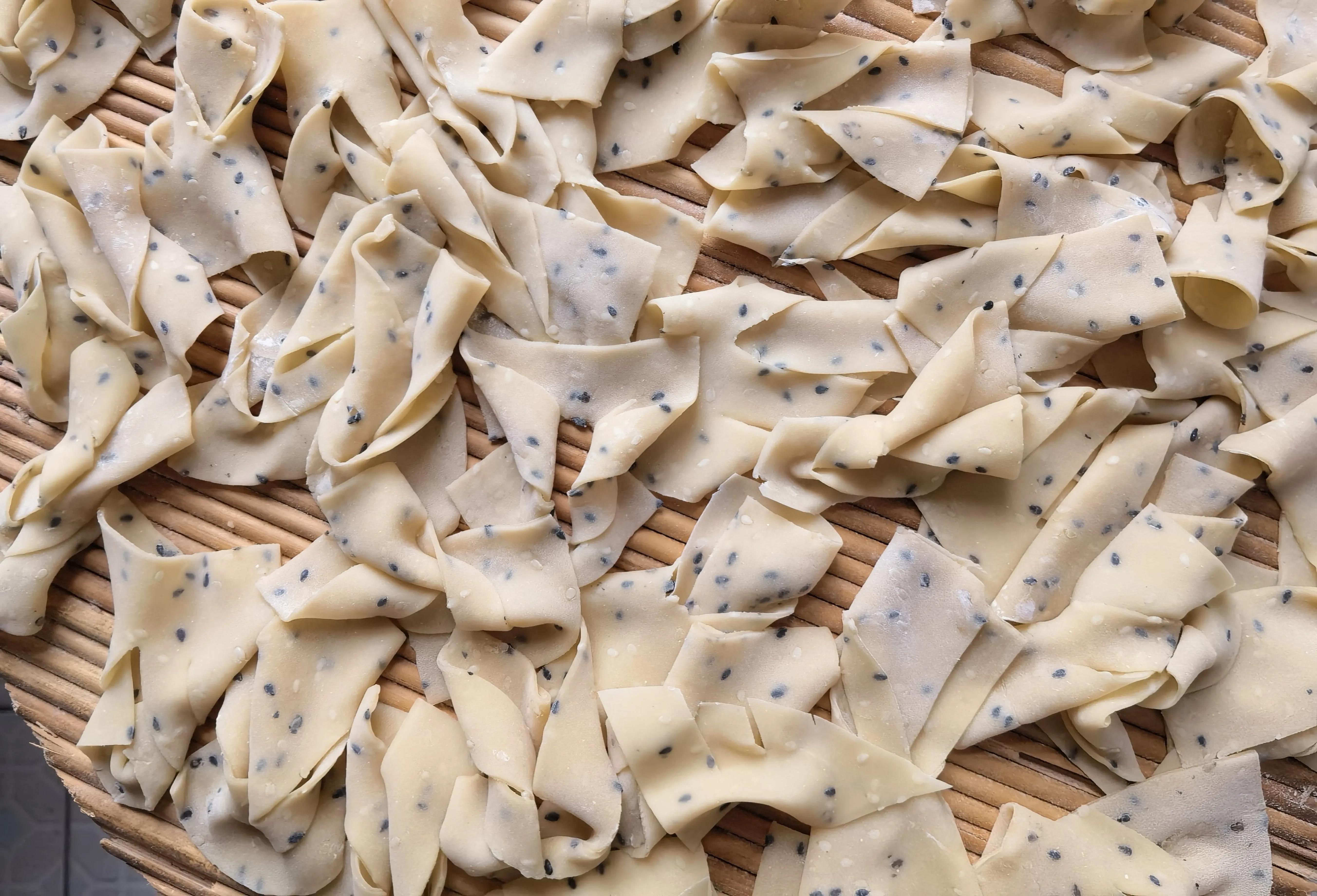 Sweet and crispy - fried coke leaves - iNEWS