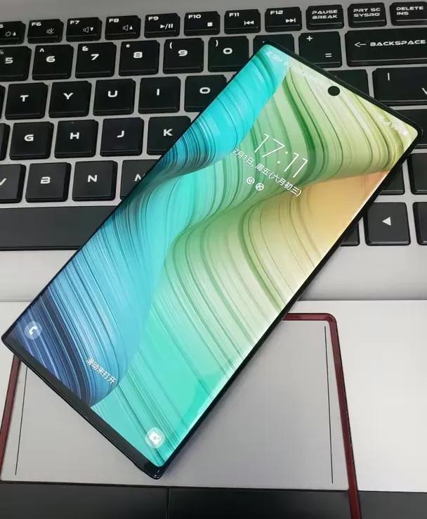 Straight screen or curved screen? Take a look at this comparison so you ...