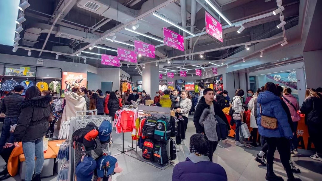 Outlets became popular, Vipshop and Costco attracted fans, and the ...