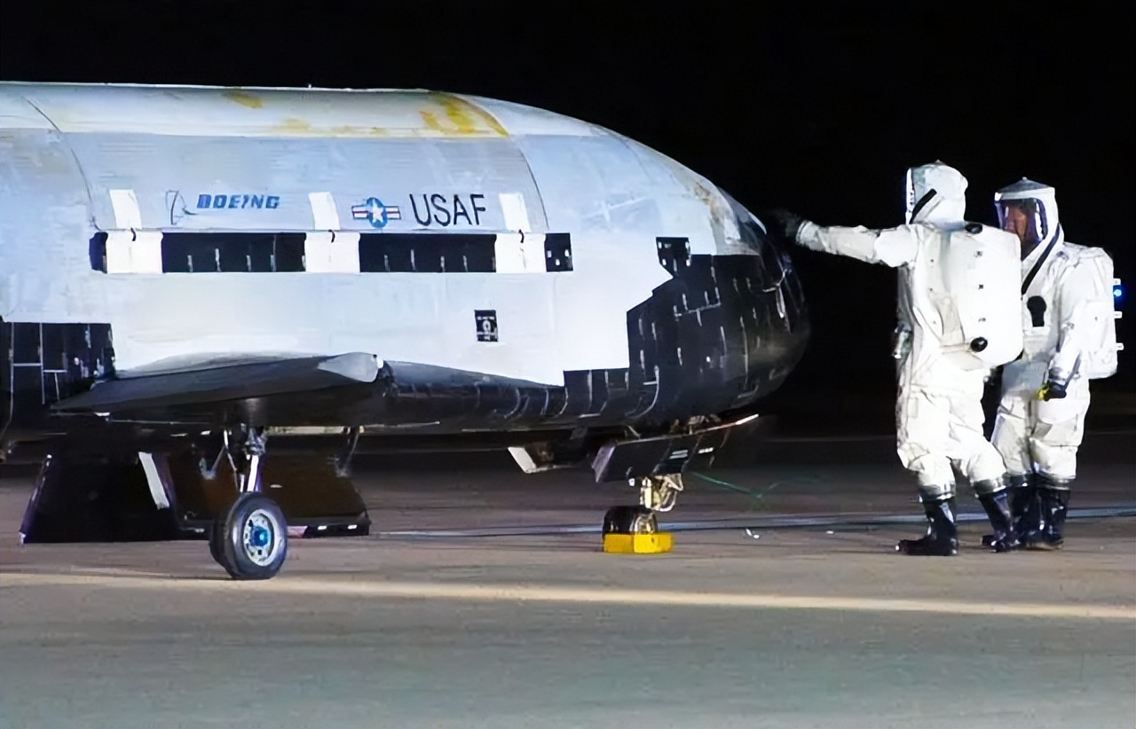 Space Shuttle: 908 days of continuous flight on solar power - iNEWS