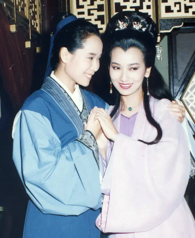 Ye Tong's high-profile comeback, Zhao Yazhi is 9 years older than her ...