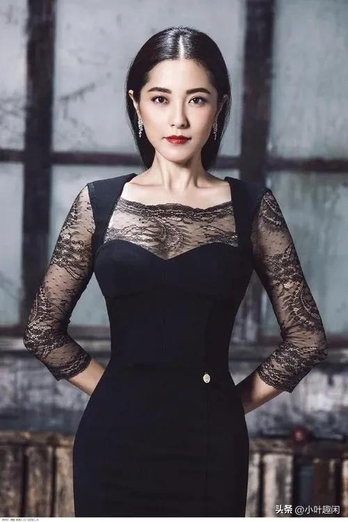 The charming, beautiful and fashionable Zeng Li! - iNEWS