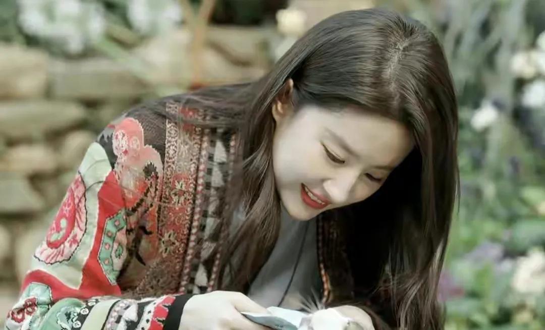 Liu Yifei's waistless outfits have attracted heated discussions. Her ...