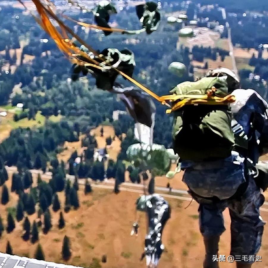 The parachute performance of Indian paratroopers turned into a ...