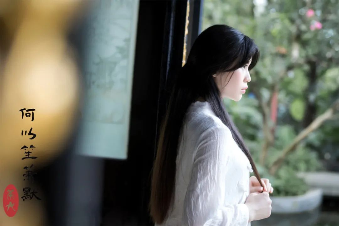 Playing shadows and melody, Luo skirt presses the flute to sleep - iNEWS