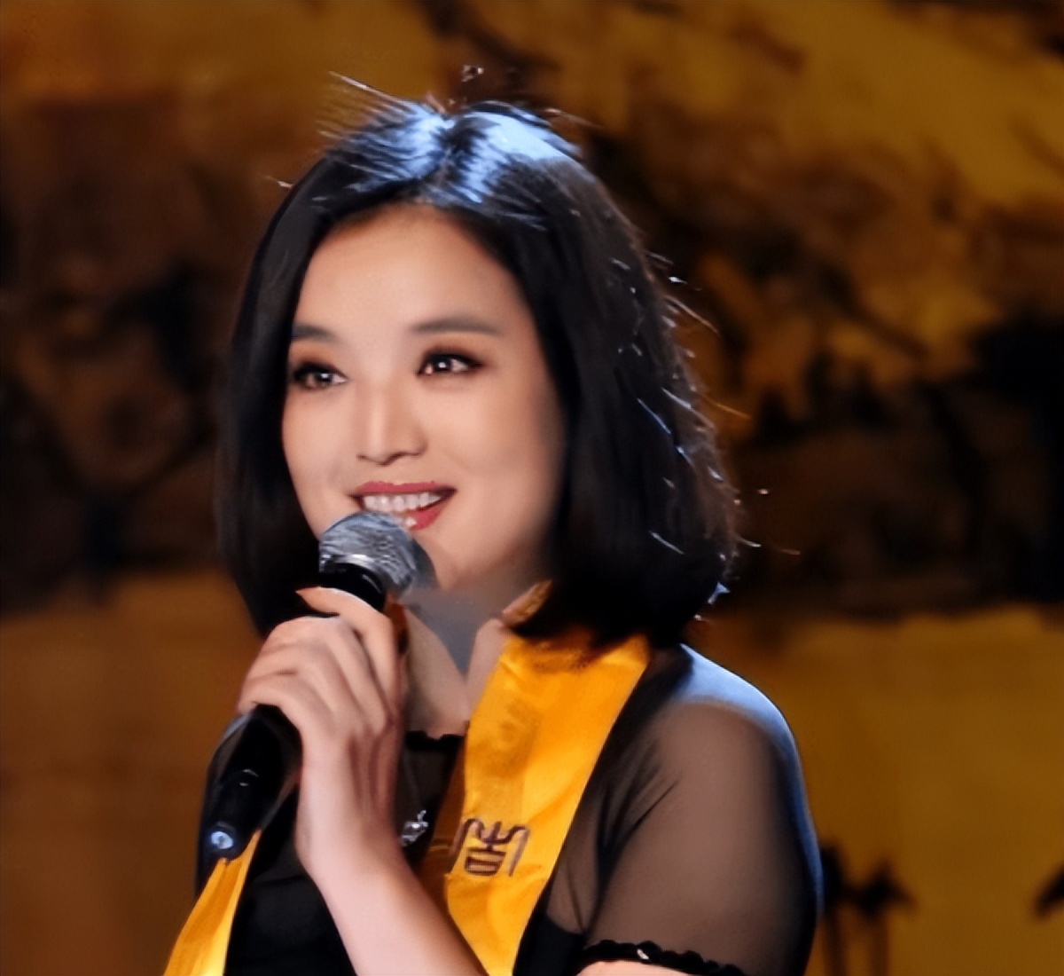 Became popular at the age of nineteen, reaping love at the age of forty ...