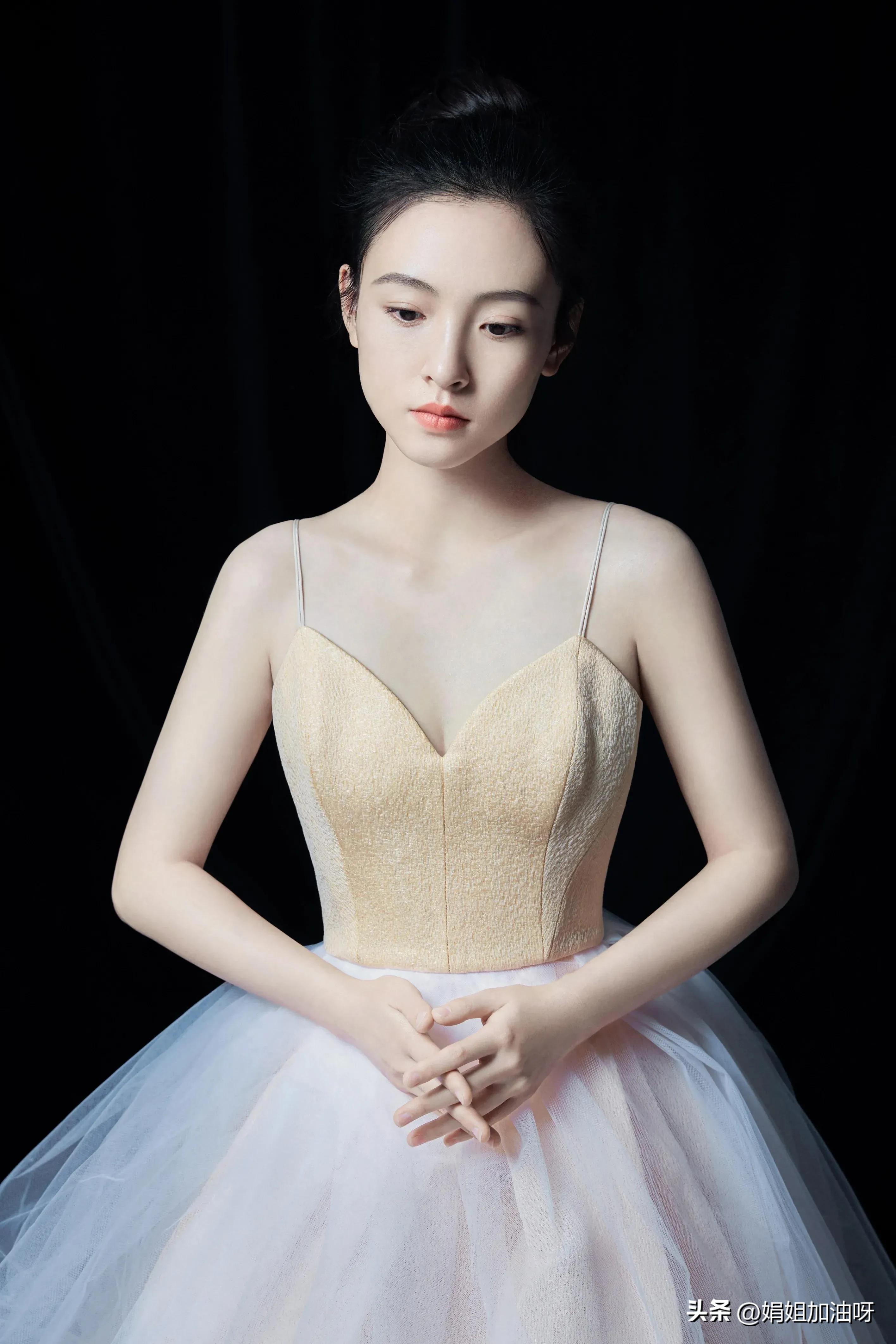 Share the picture, Wu Qian's stunning photo - iNEWS