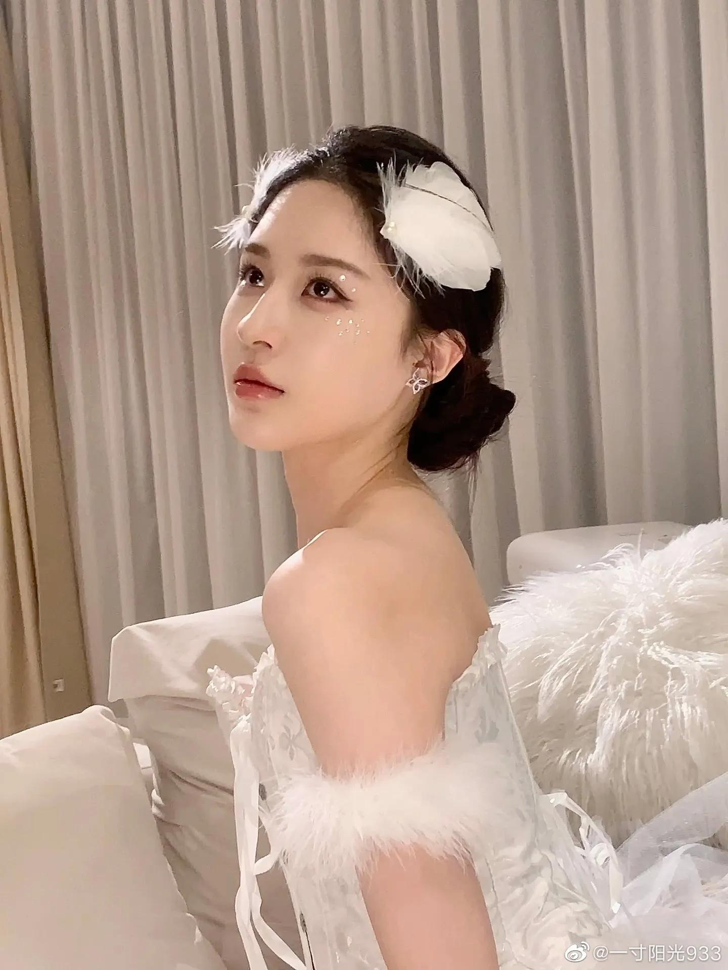 Yu Wen strapless temptation - iMedia