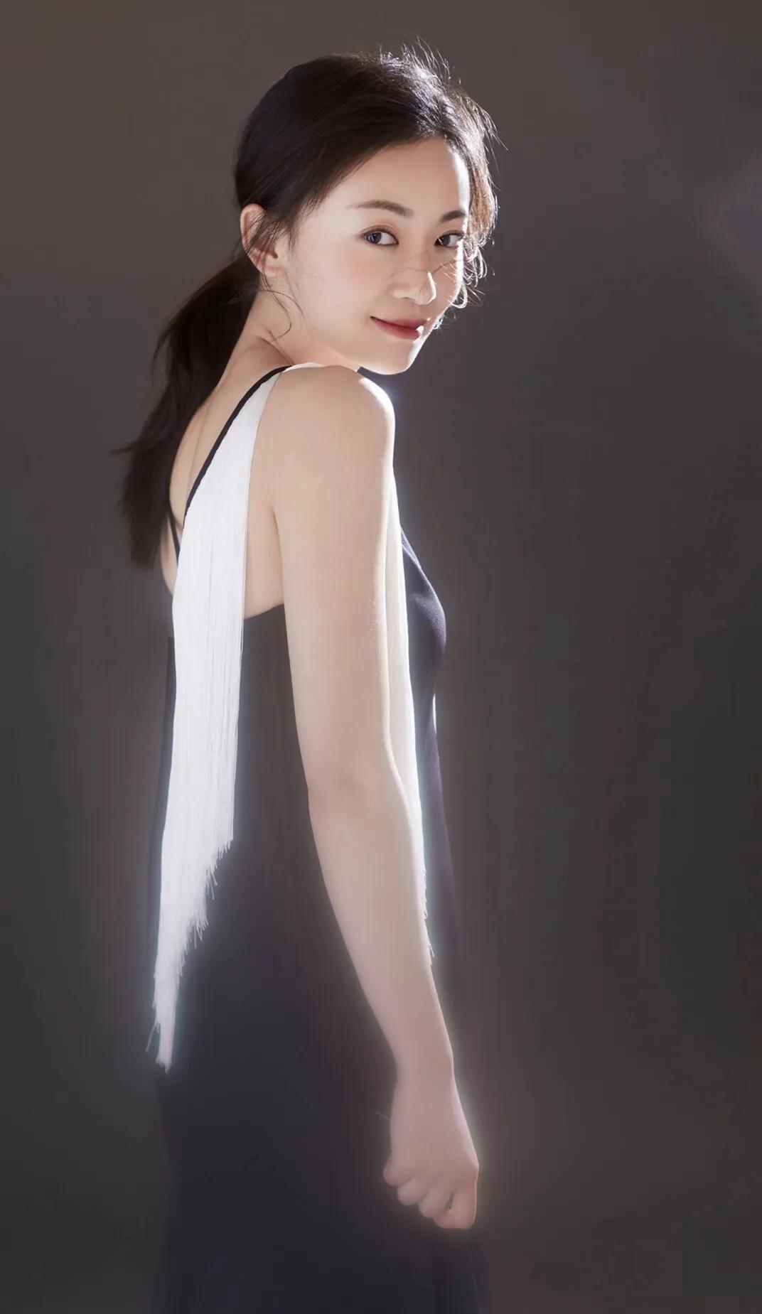 Beautiful and Delicious Wu Jinyan - iNEWS