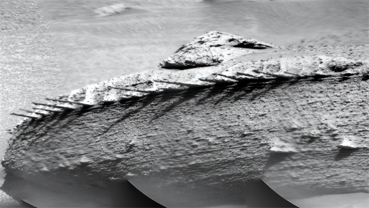 Curiosity snaps photos of Mars: Bare wires on rocks and mysteriously ...