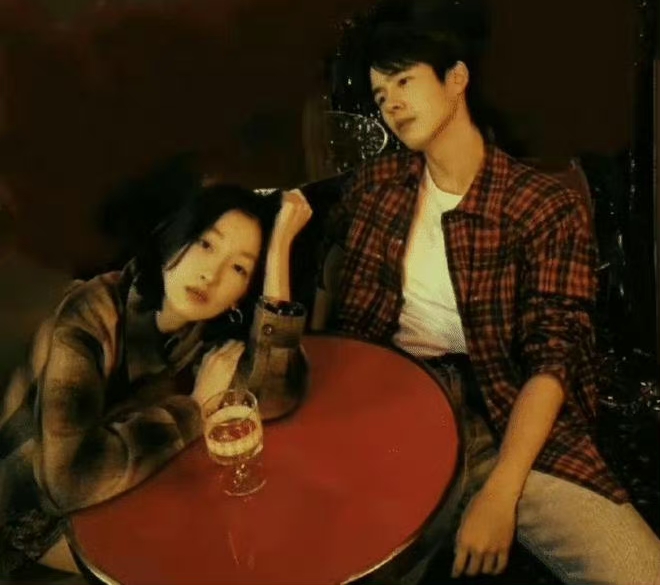 Liu Haoran and Zhou Dongyu looked at each other and couldn't hide their ...