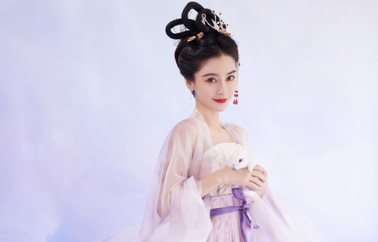 Angelababy Chang'e creates a lot of smoke like a fairyland - iNEWS