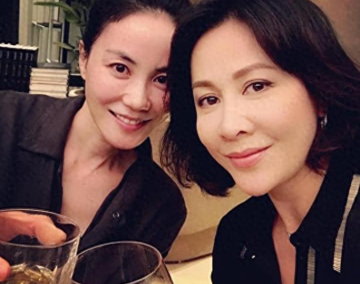 Carina Lau's "indecent photos" were exposed, causing a riot in Hong Kong's entertainment ...