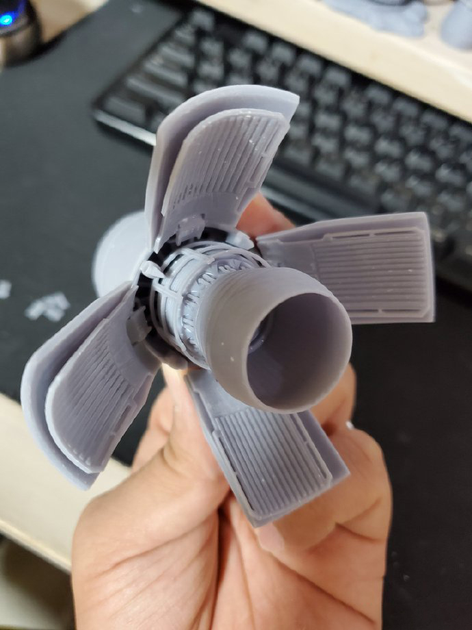 It has an unfolding linkage unfolding structure, and the 6cm-sized ...