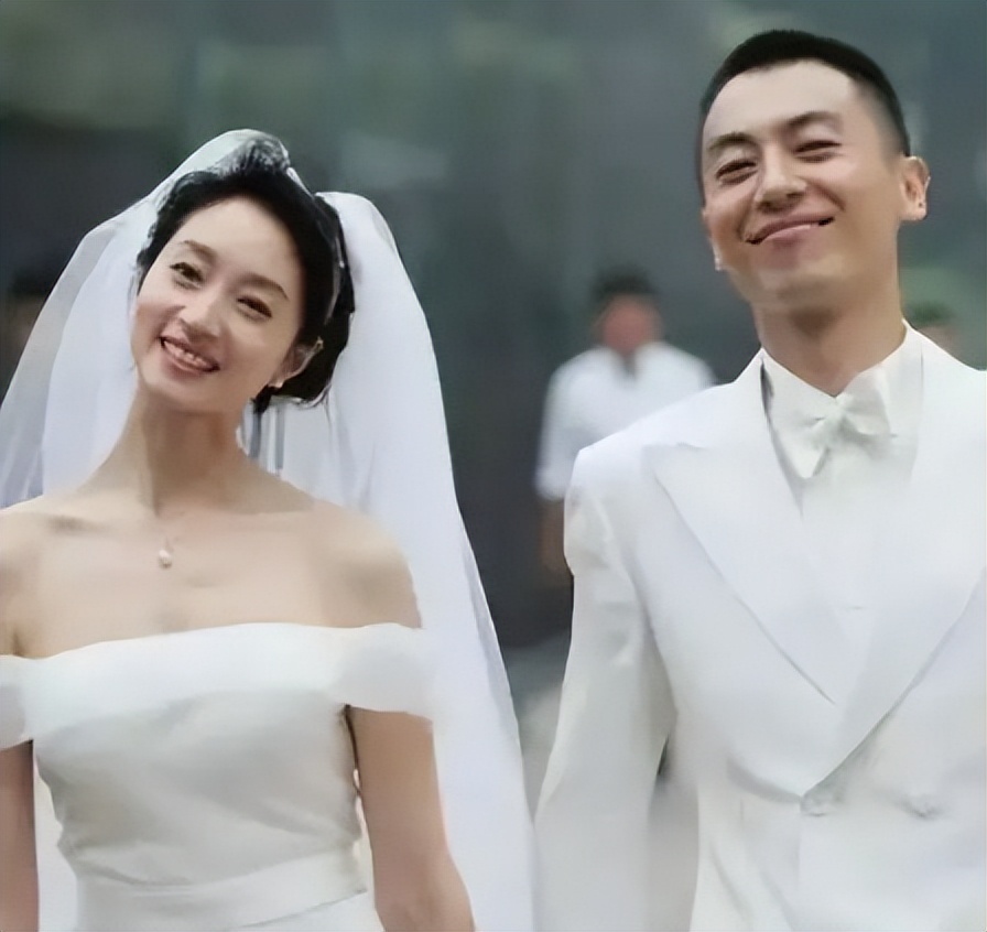 Zhu Yawen and Shen Jiani kiss on the street!After ten years of marriage ...