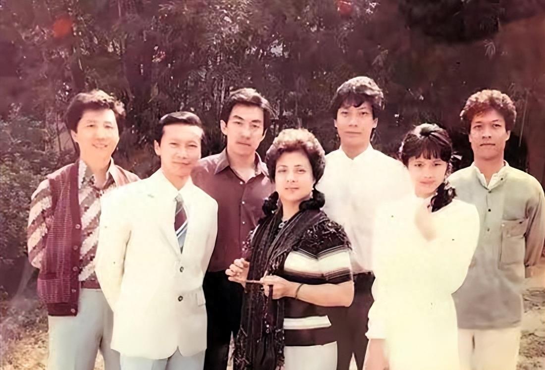 "Doctor Jin" Feng Gangyi was misreported to be Huang Weixiang's husband ...