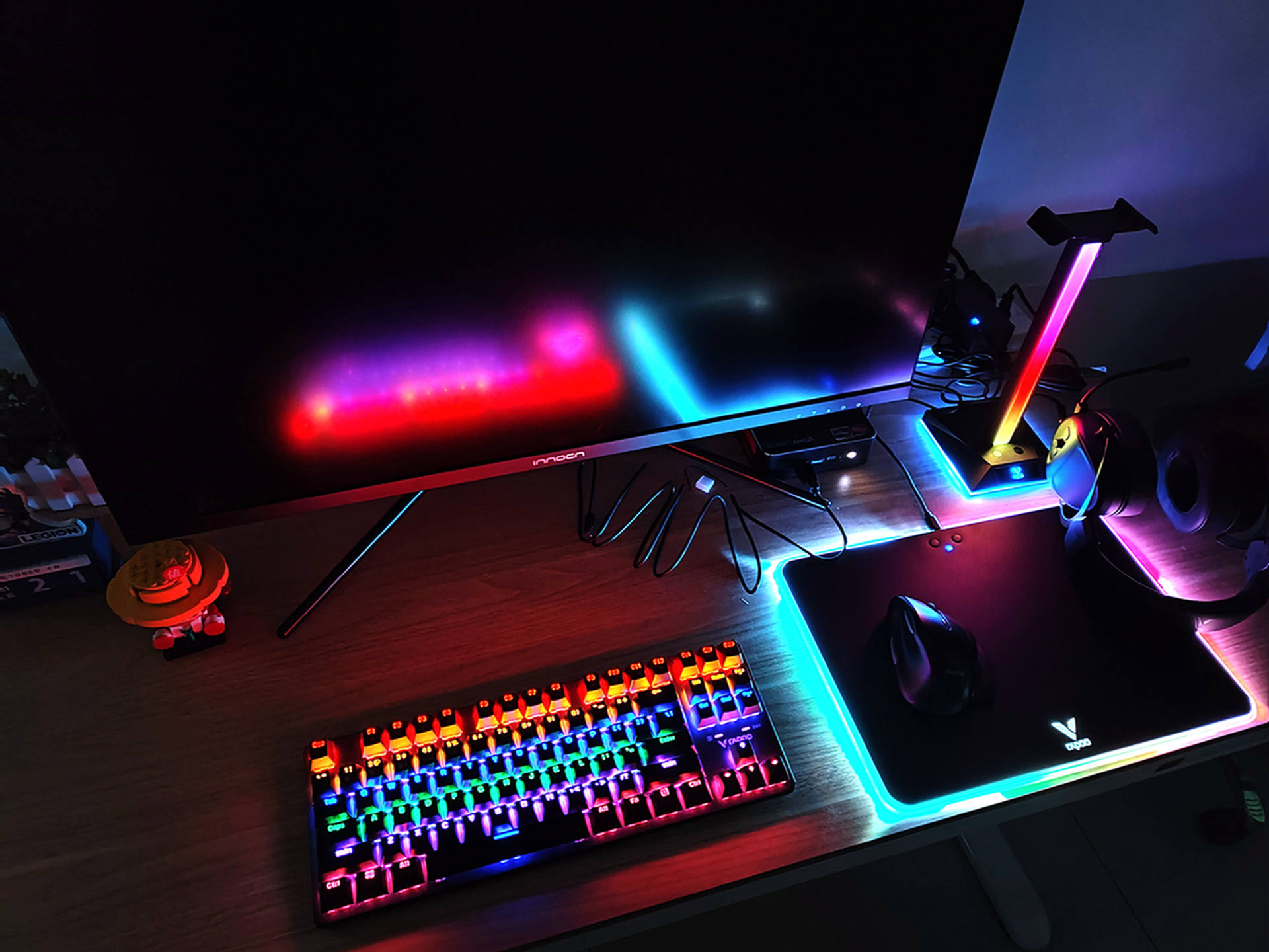 How to change the double eleven office desktop?Placing these digital ...