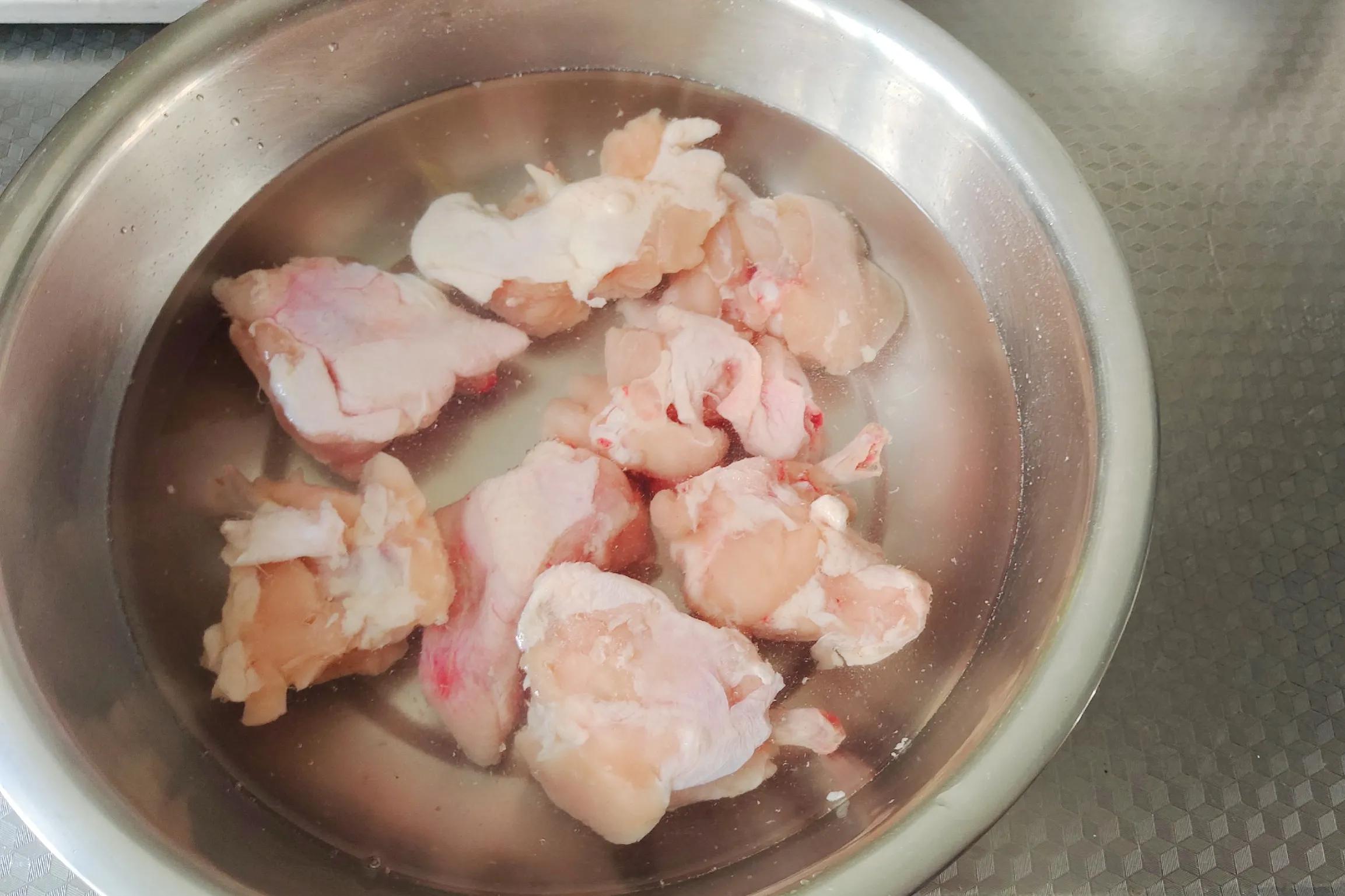 The home-style practice of chicken wing root, the steps are detailed ...
