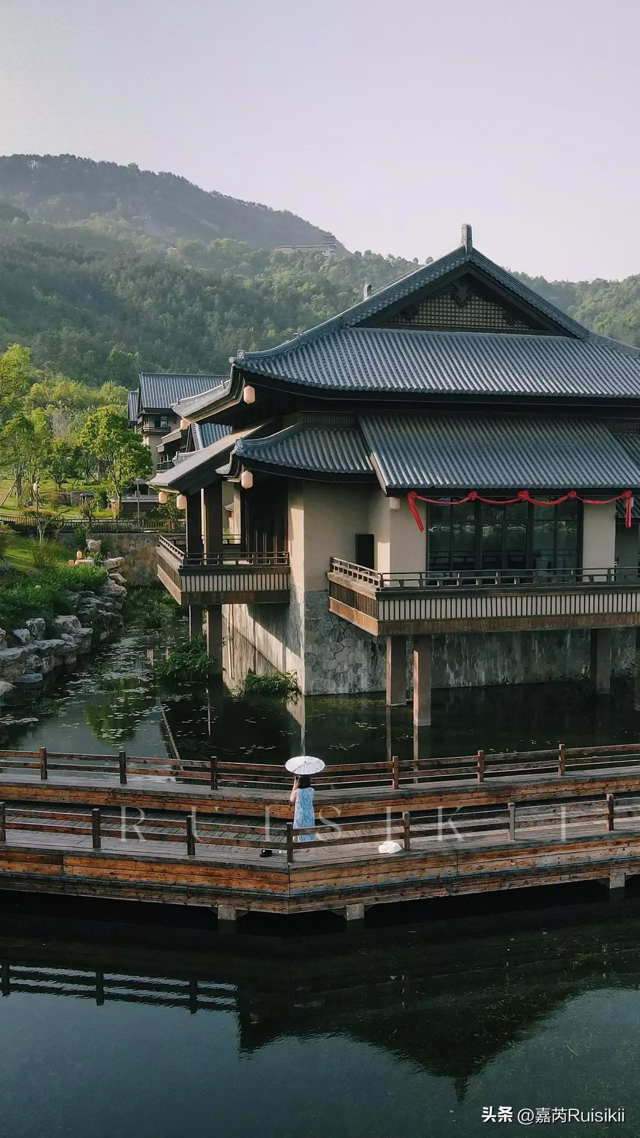 Visit the National AAAA Scenic Spot Huangmei Dongshan Wenmei Village ...