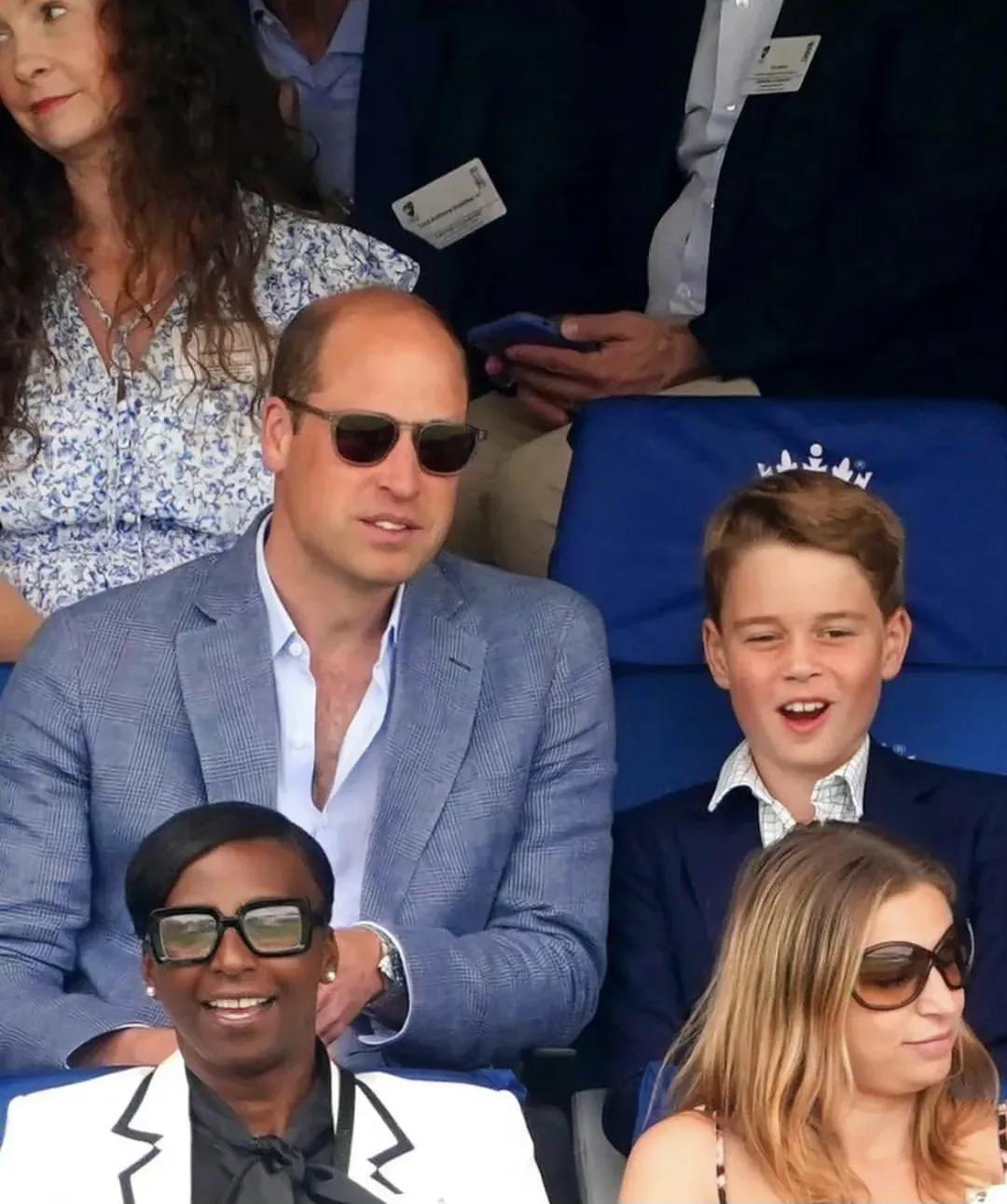 Prince William's "heart"! prince george donning his crown - iNEWS