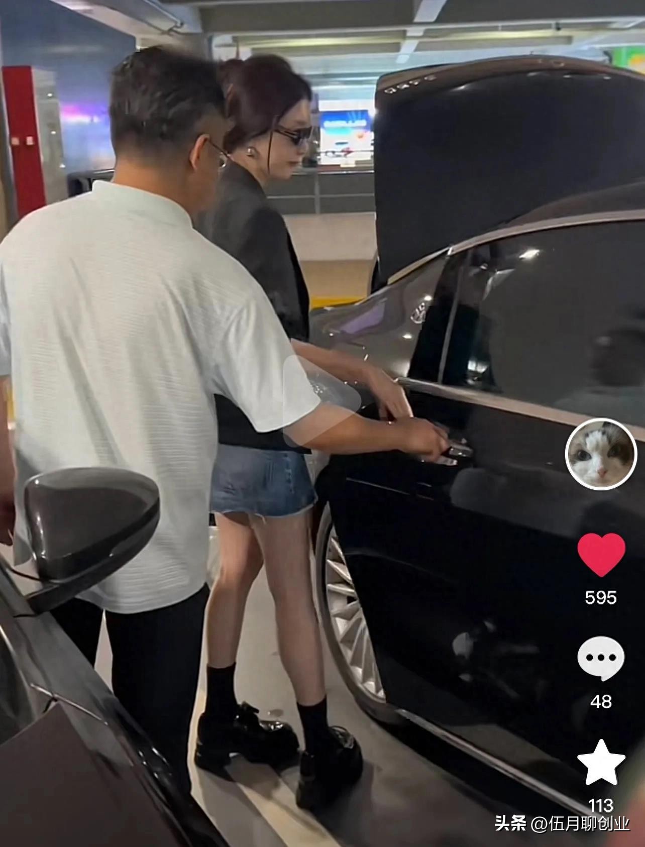 Jiang Shuying was picked up by Maybach at the airport. The driver ...