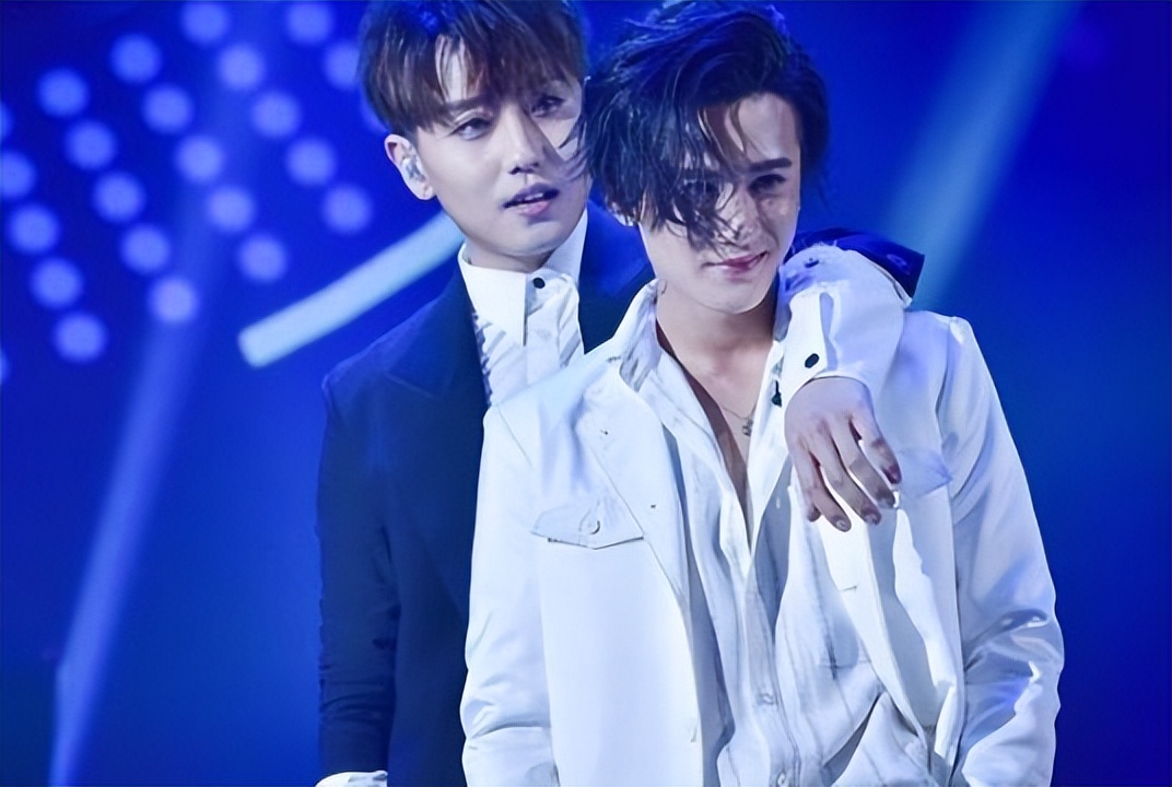 Tan Kenji, who is good at singing and dancing, and has first-class ...