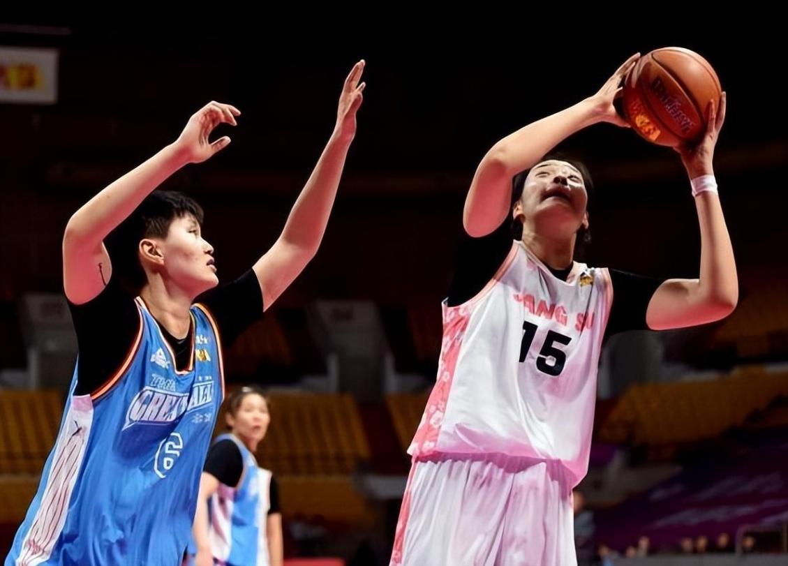 With a height of two meters, Xu Chenyan is regarded as the rising star of the women's basketball ...