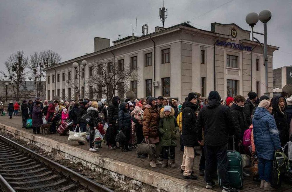 After the men were drafted into the war, the tragedy of Ukrainian ...