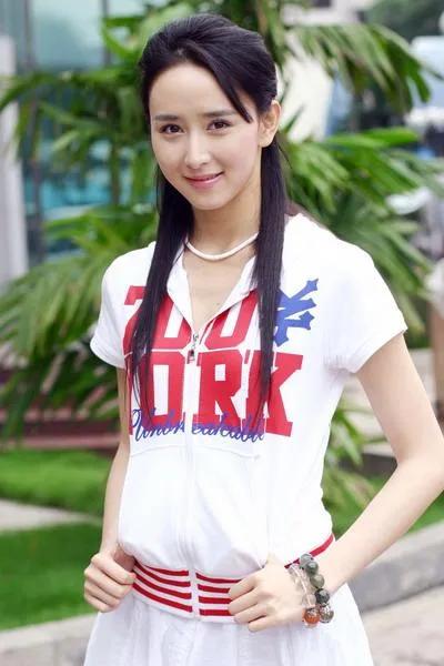 Hu Jing, the beauty under the moon forest - iMedia