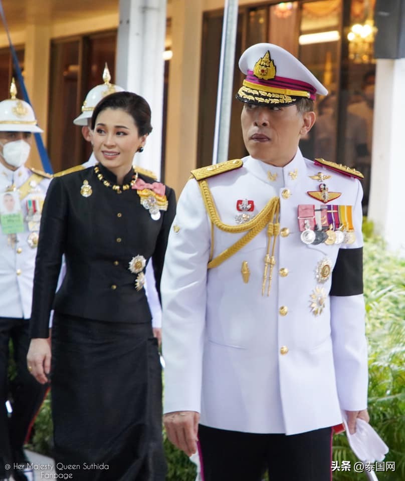 The King and Queen of Thailand attended the funeral of Prince Yukol and ...